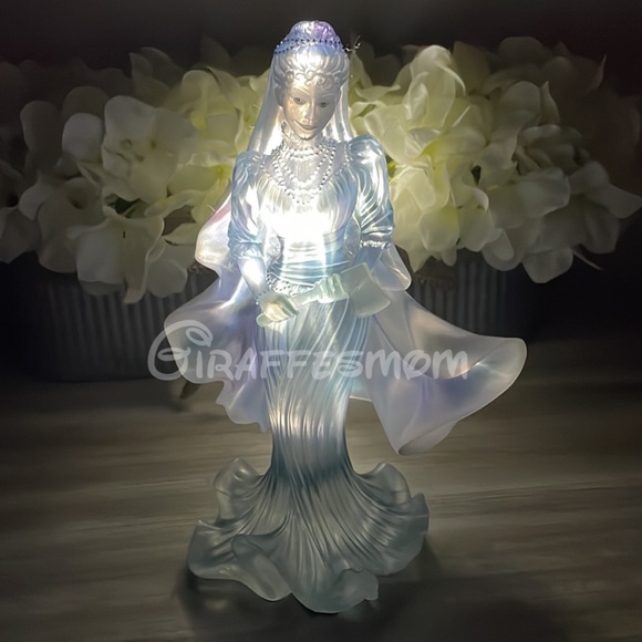 Disney Showcase The Haunted Mansion Bride Constance Hatchaway Figurine ...